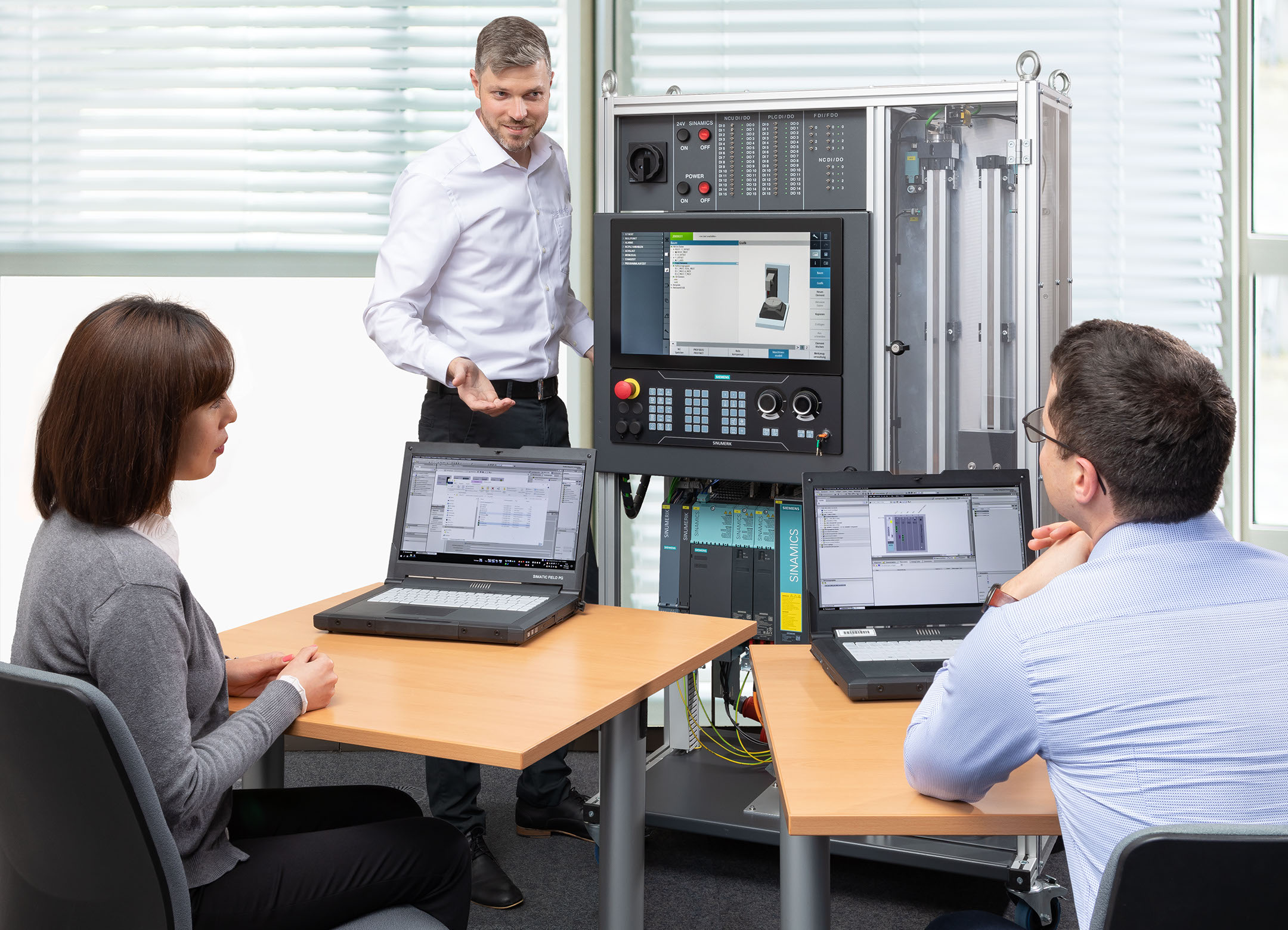 CNC-Automatisierungssystem SINUMERIK - SITRAIN Deutschland, Siemens ... CNC-Automatisierungssystem SINUMERIK - SITRAIN Deutschland, Siemens ...